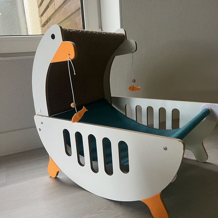 Когтеточка и лежанка для кота