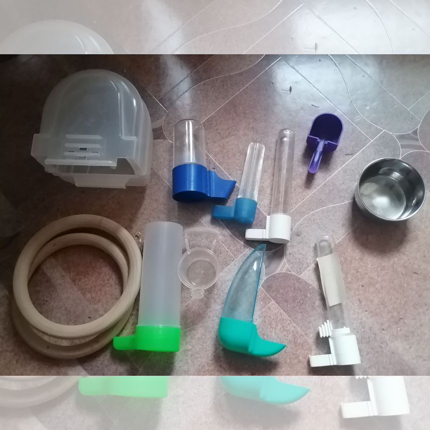 Поилки и игрушки для мелких птиц