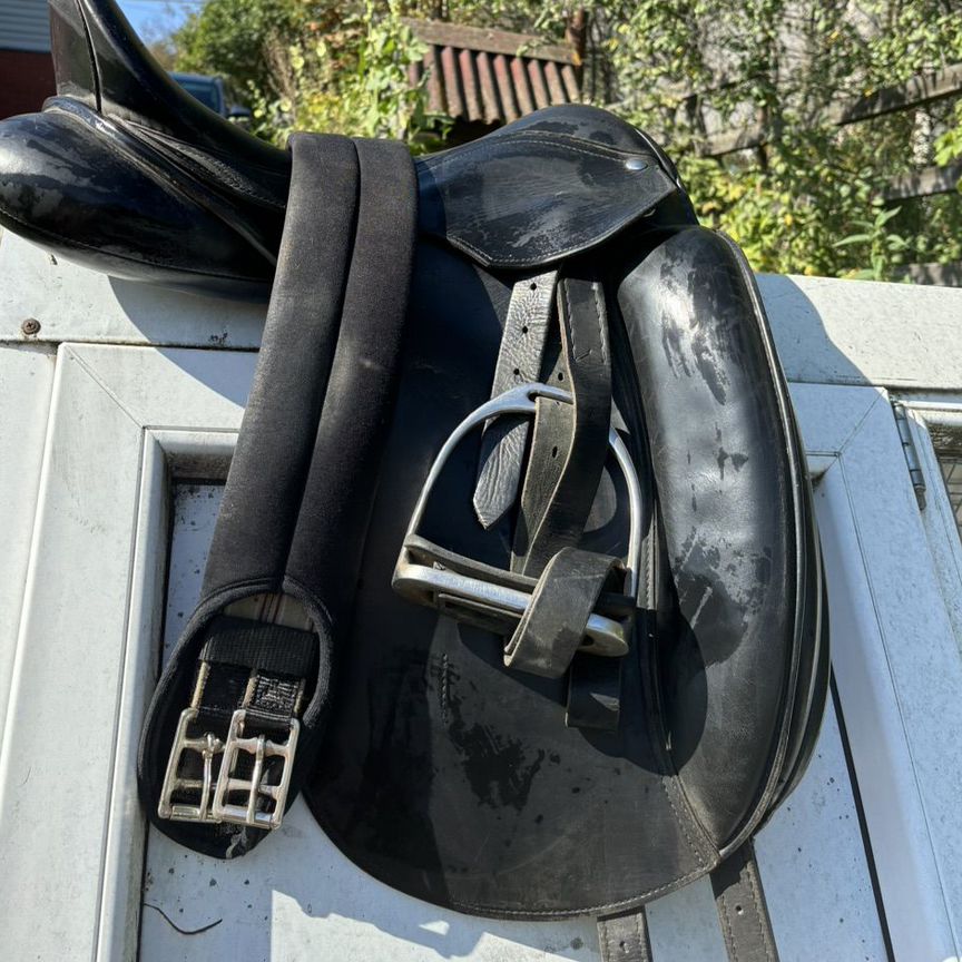 Выездковое седло