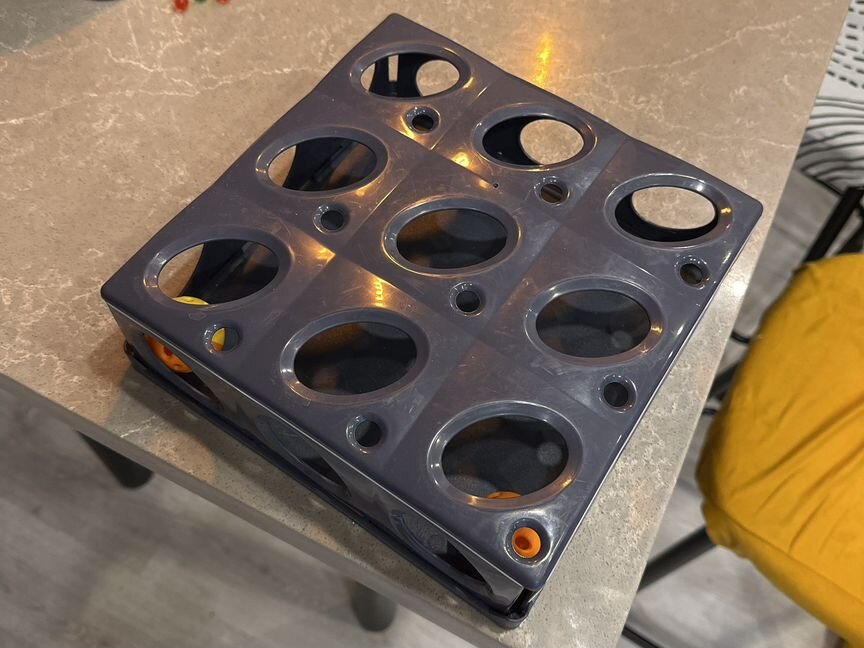 Игрушка для кошек с шариком Tricky