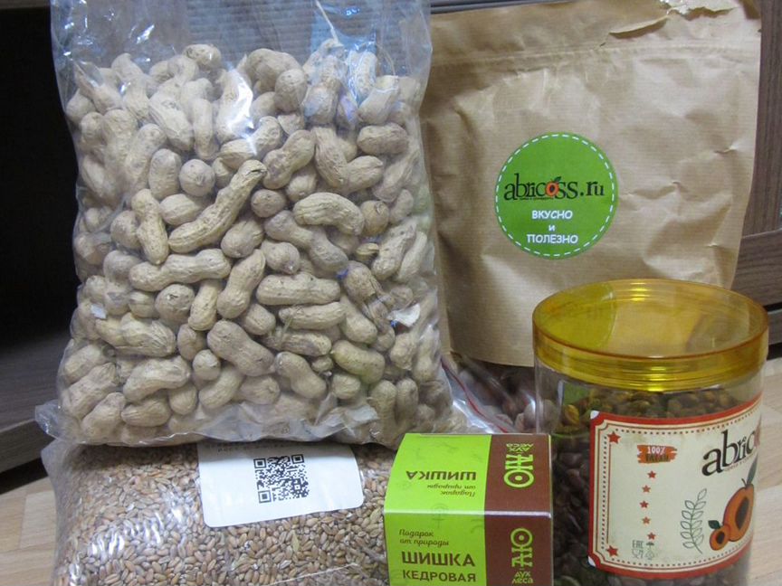 Орехи, пшеница, корм для грызунов