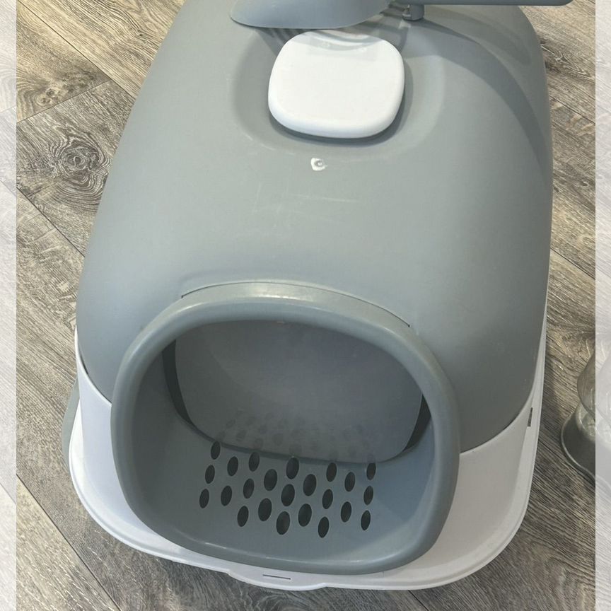 Лоток для кошек и кормушка