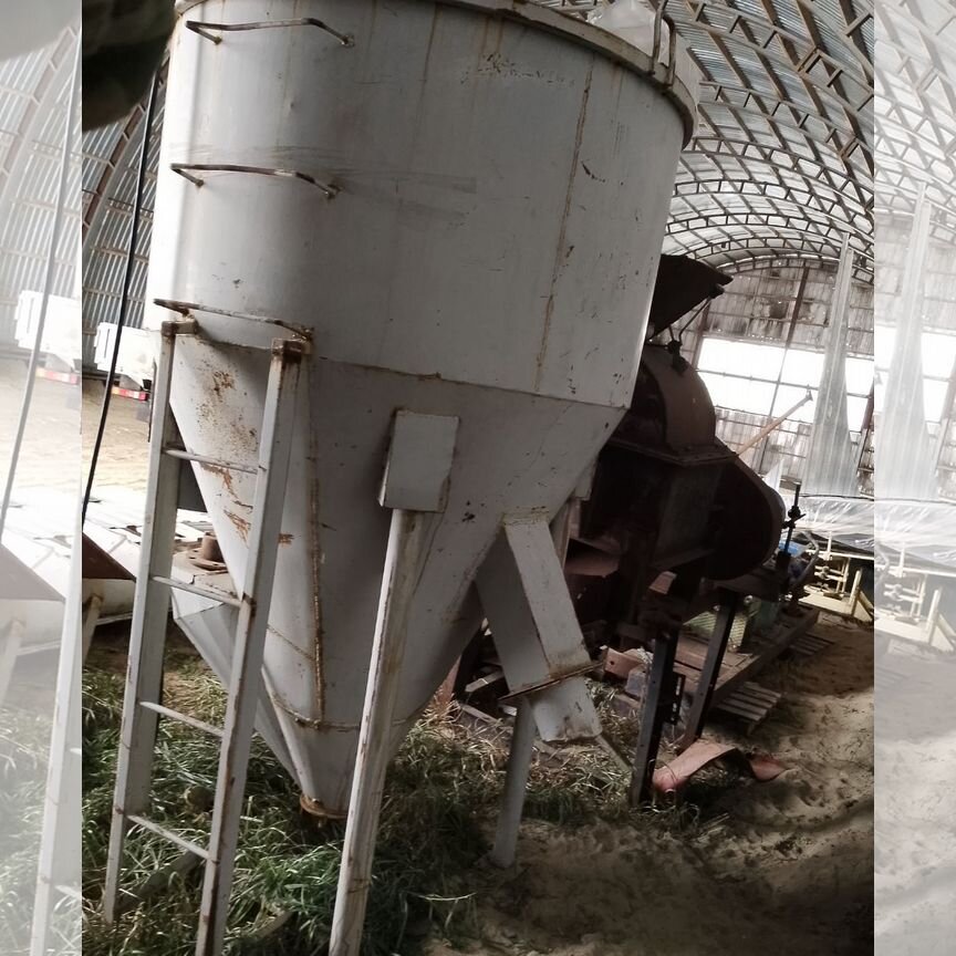 Смеситель для комбикорма вертикальный