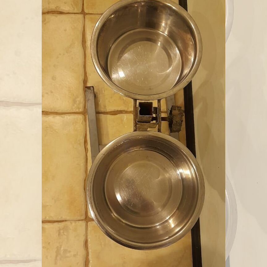 Стойка м мисками для собак крупных пород