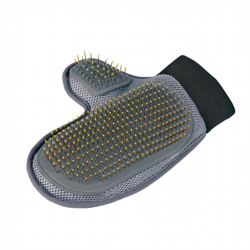 Щетка массажная для кошек и собак Trixie Fur Care Glove, размер 18x24см., серый