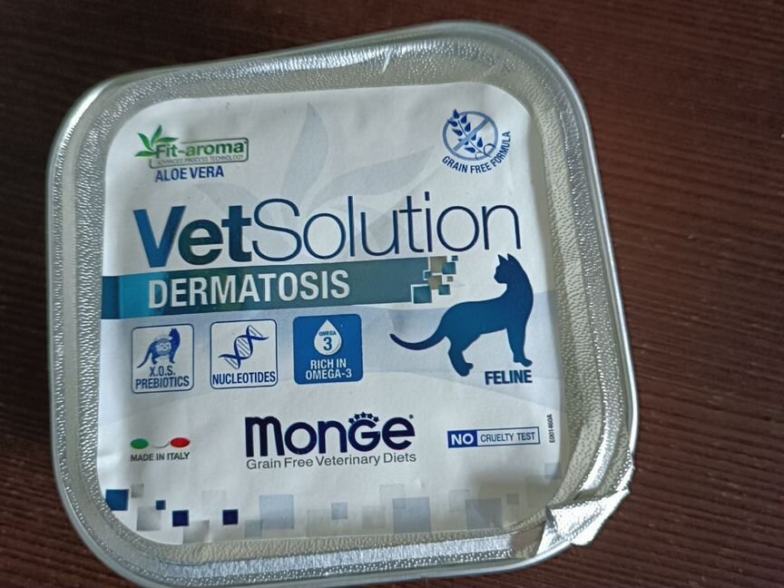 Кошачий корм влажный