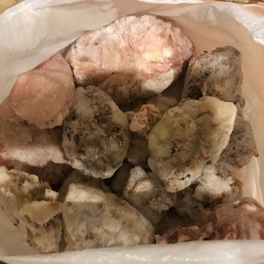Обрезки куриные, жилки вареного мяса