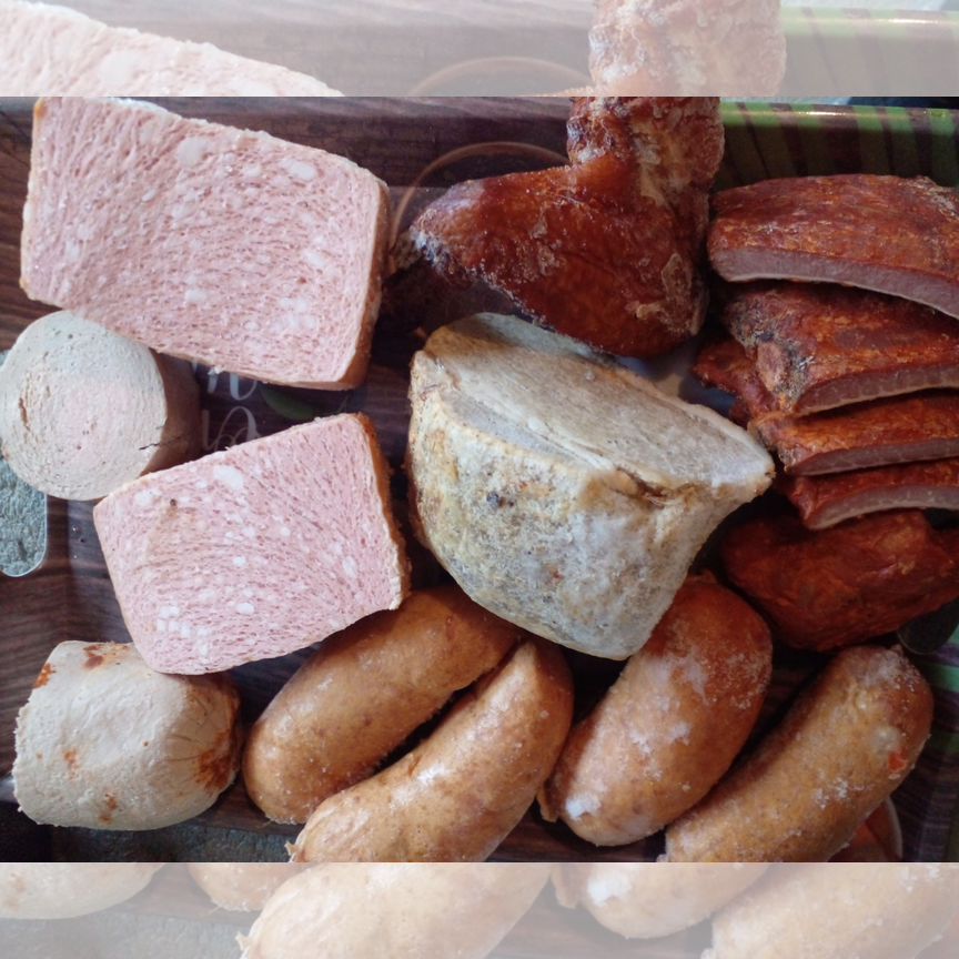 Сардельки колбасы ребро