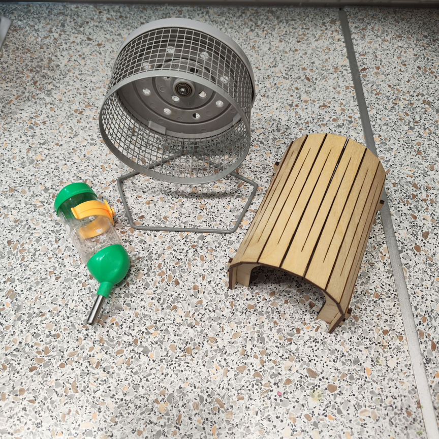 Колесо с подставкой поилка домик для хомяка