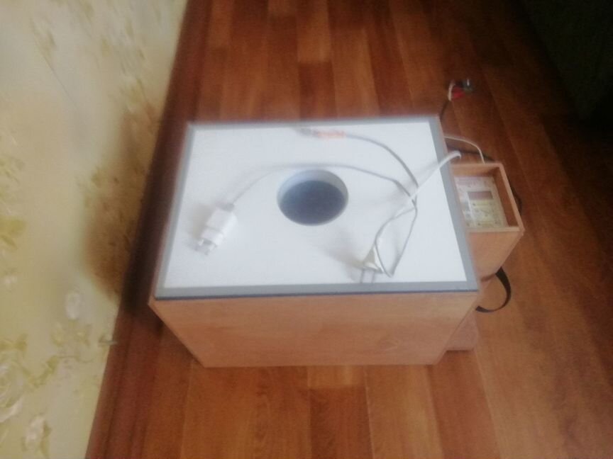 Продам инкубатор блиц 48