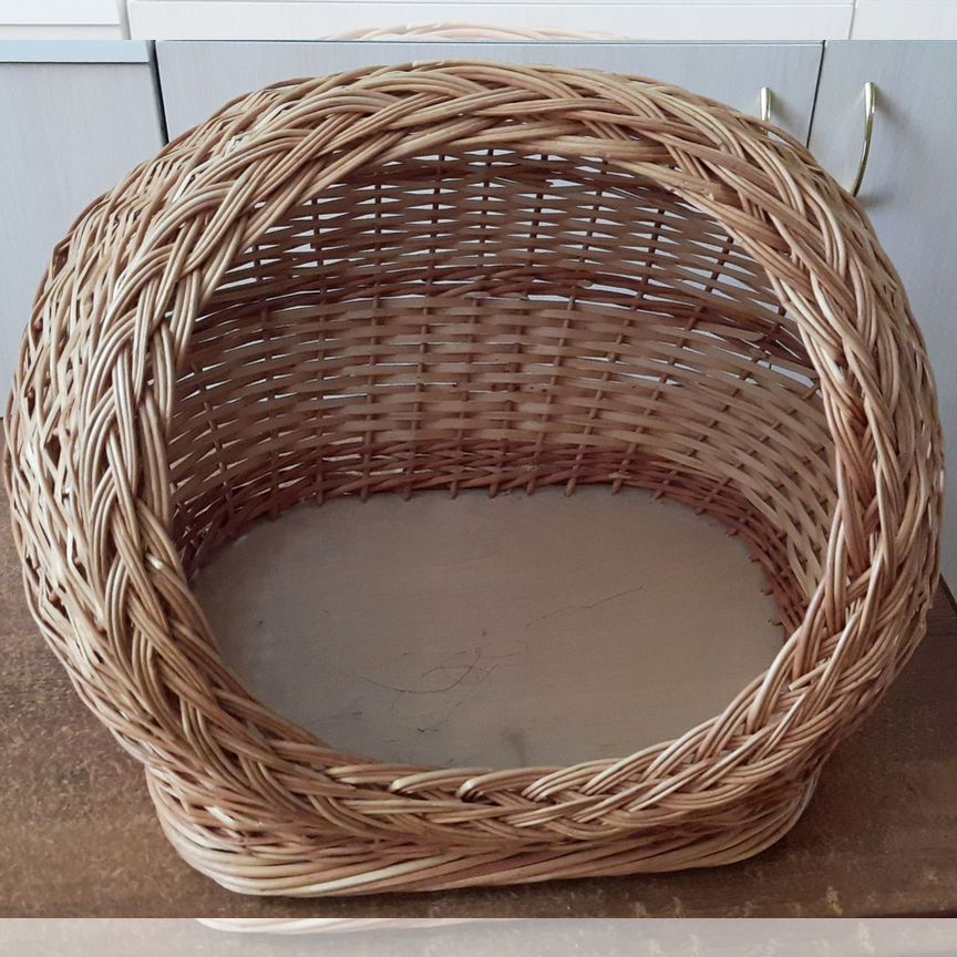 Домик-лежанка для кошки, плетёный из ротанга