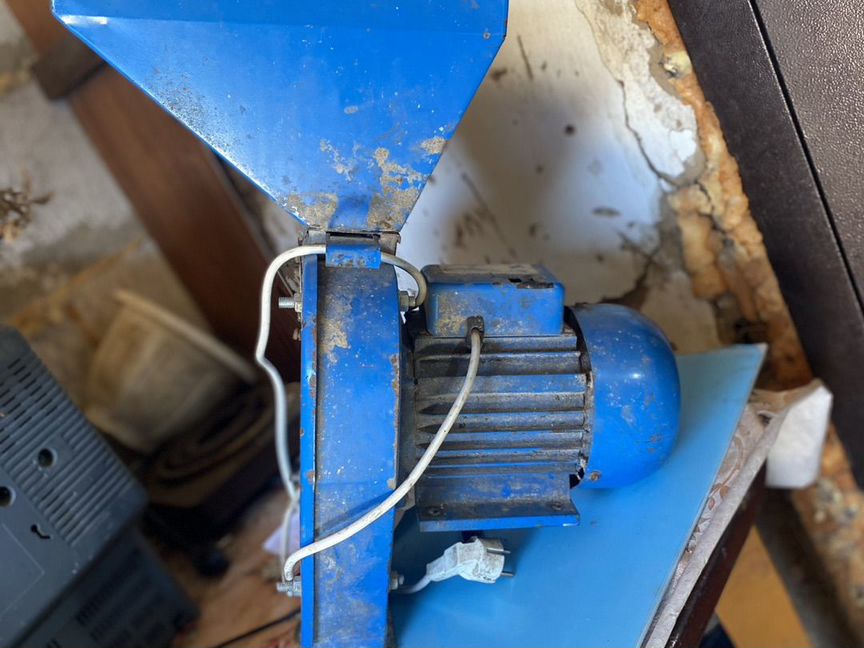Кормоизмельчитель зубр-2А