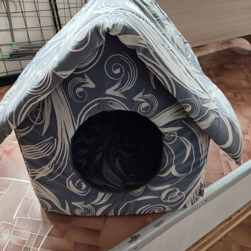 Домик для кошки, маленькой собаки