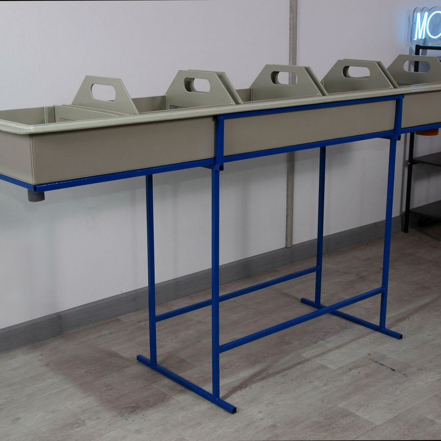 Инкубатор для малька лоткового типа