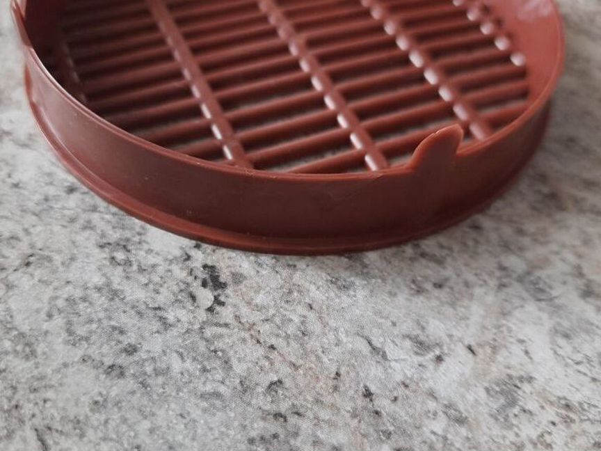 Колпачки для изоляции пчеломаток