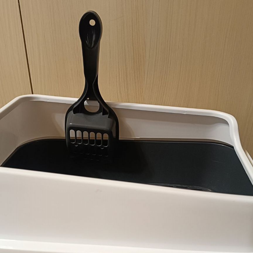 Лоток и миски для кошек