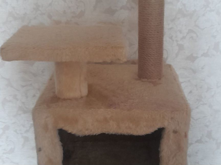 Кошачий домик с когтеточкой