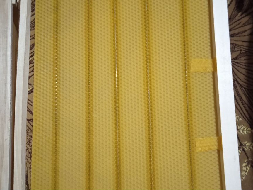 Рамки для пчел в сборе с вощиной