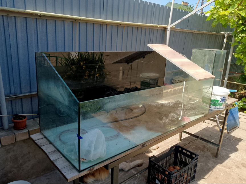 Аквариум около 400литров