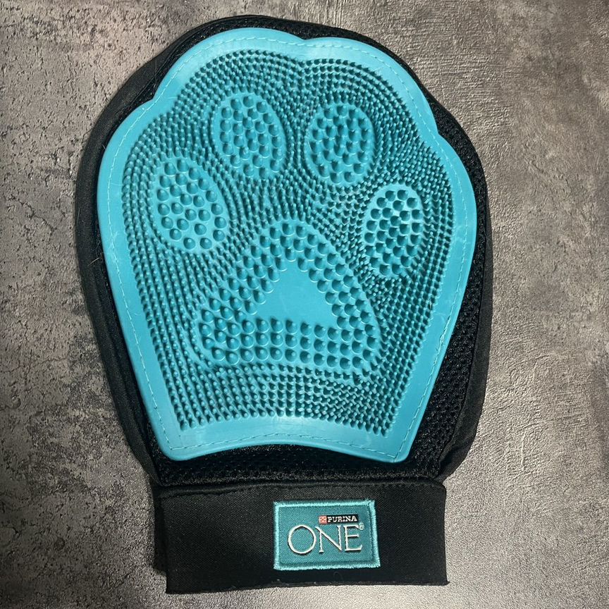 Рукавица-щетка для шерсти двусторонняя