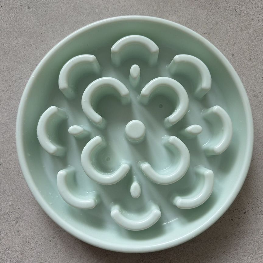 Миска для медленного поедания корма 700мл