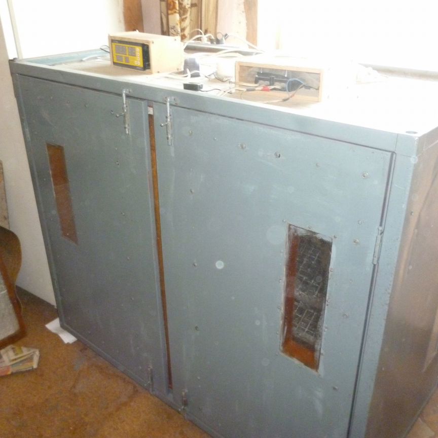 Инкубатор для яиц автоматический бу