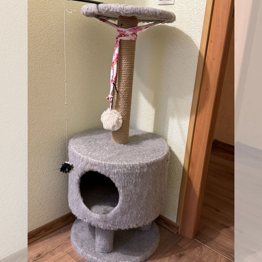 Домик для кошки с когтеточкой высокий