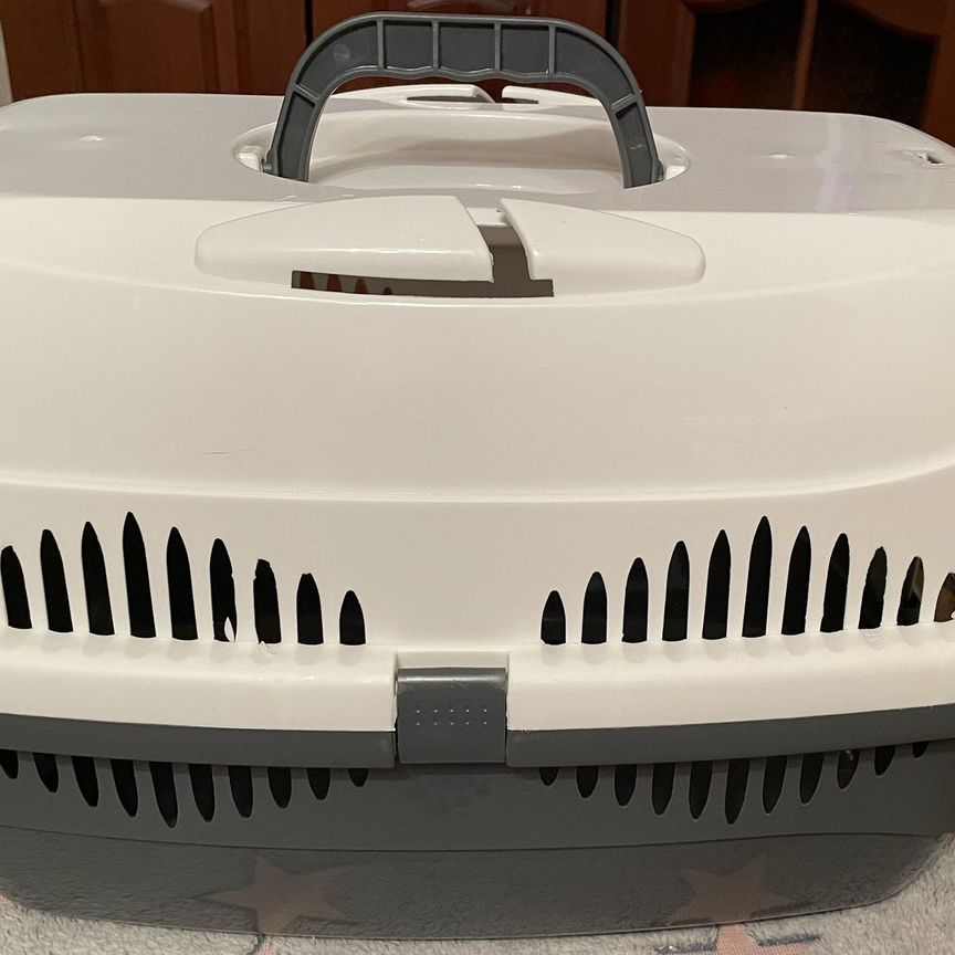 Переноска для кошек и маленьких собак