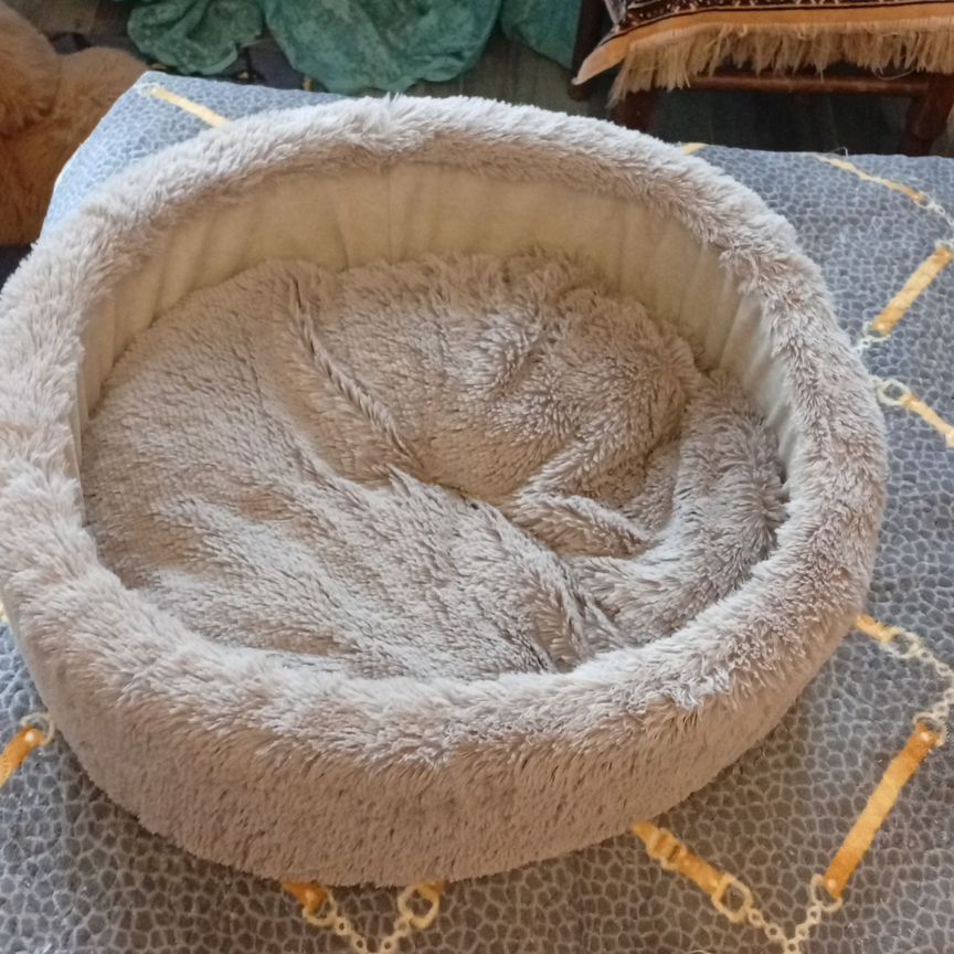 Лежанка для кошек и мелких собак