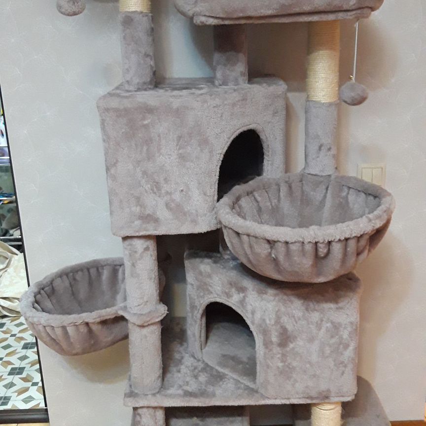 Кошачий домик с когтеточкой