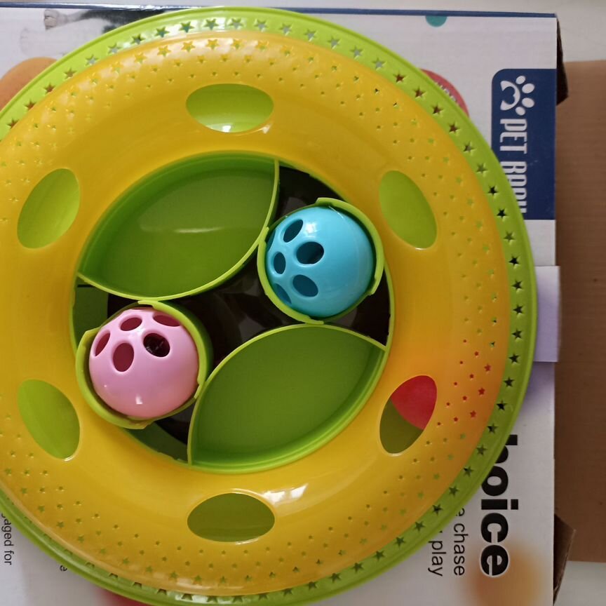 Игрушка-кормушка для котенка в упаковке