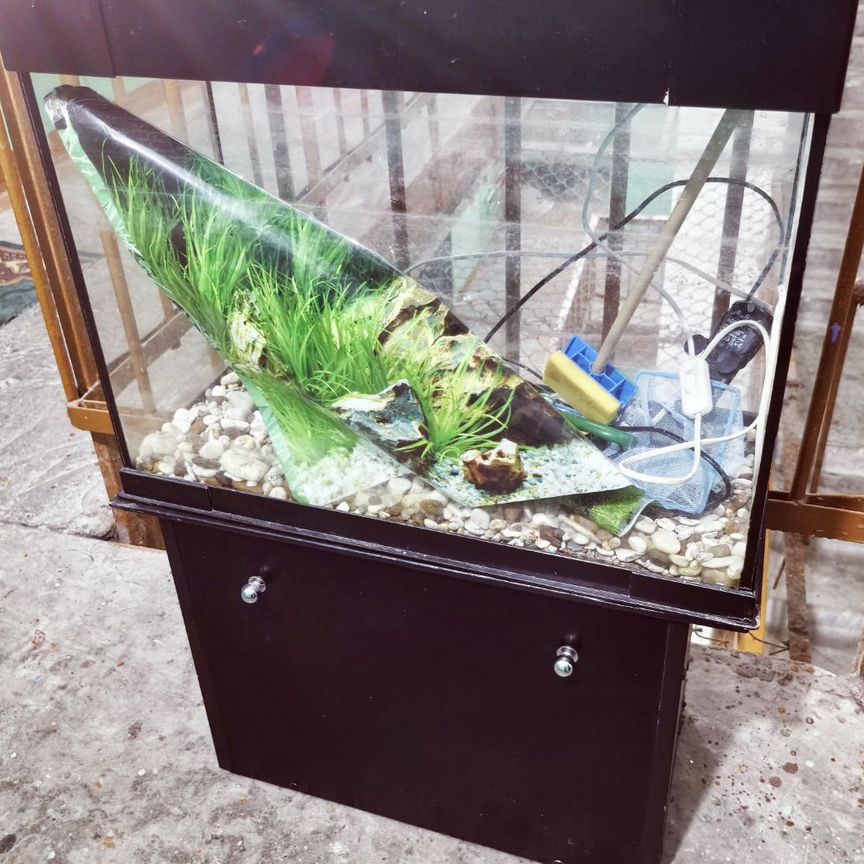 Аквариум для рыбок 60л с тумбой