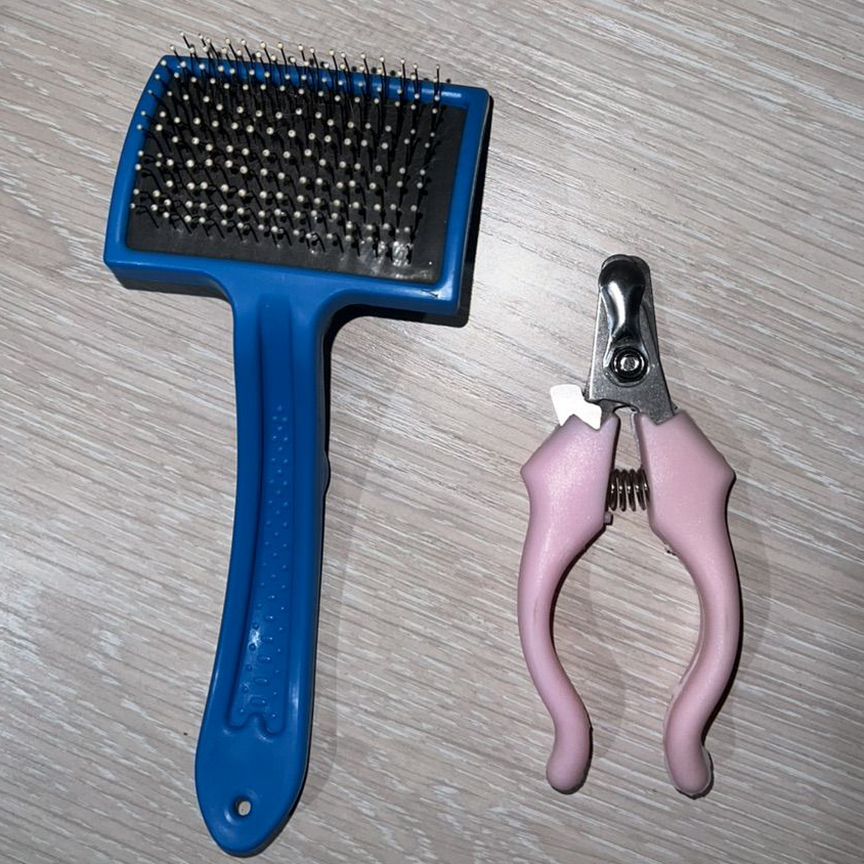 Расческа и когтерезы-ножницы для животных