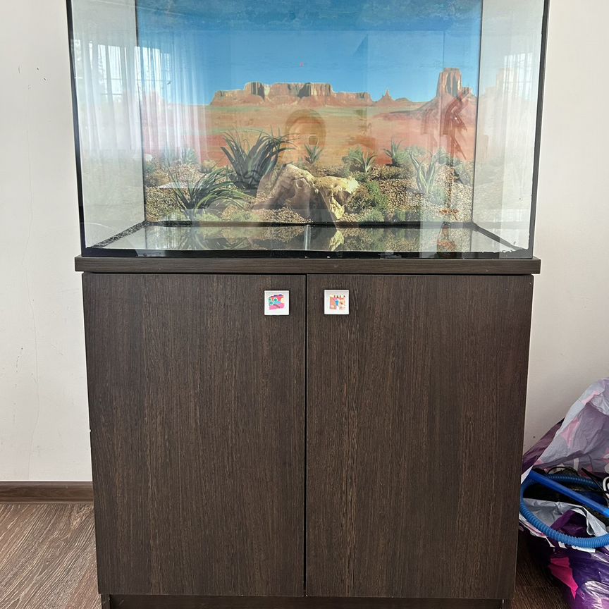 Продам аквариум с тумбой 190л