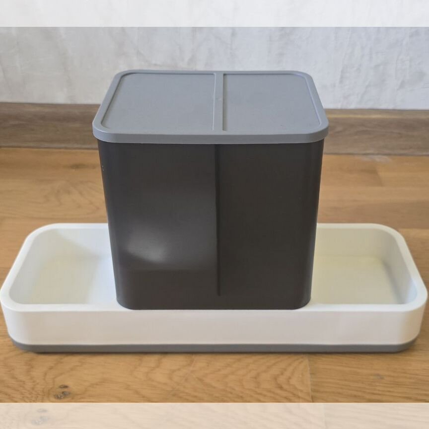 Кормушка и поилка для кошек