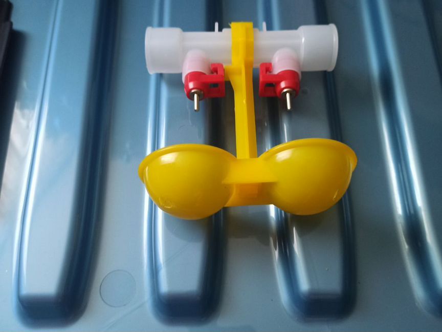 Нипельные поилки для кур и цыплят