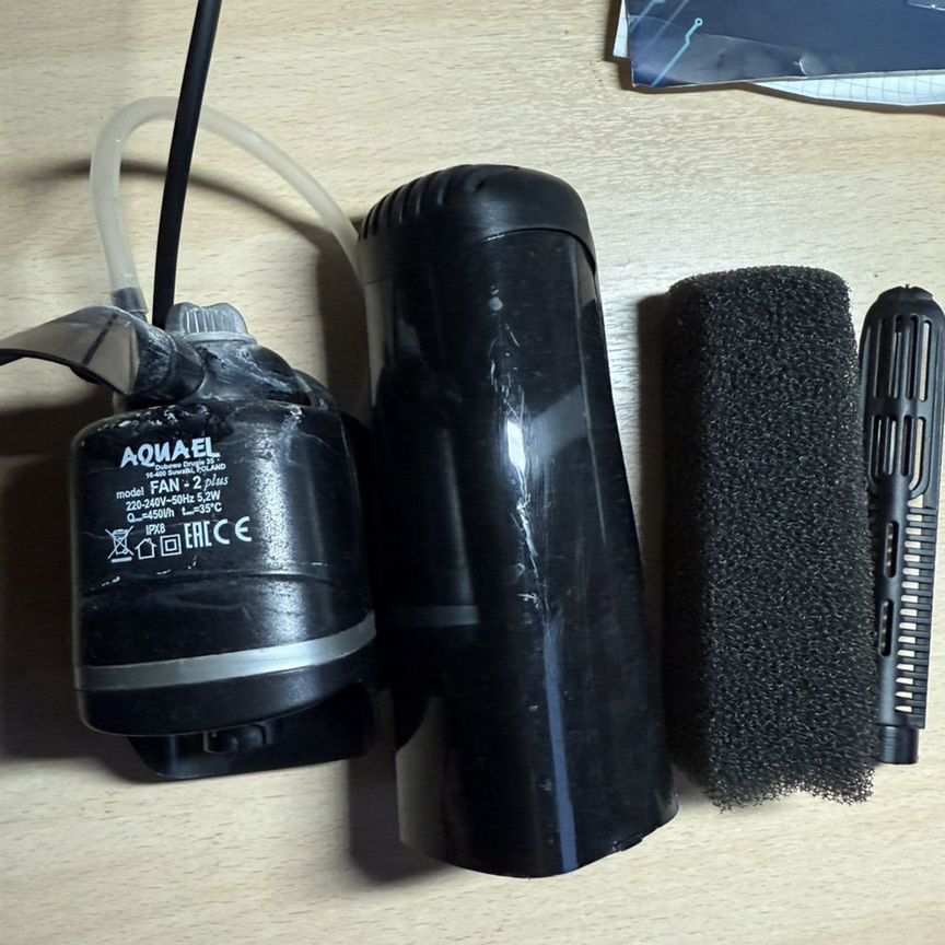 Фильтр для аквариума и декор