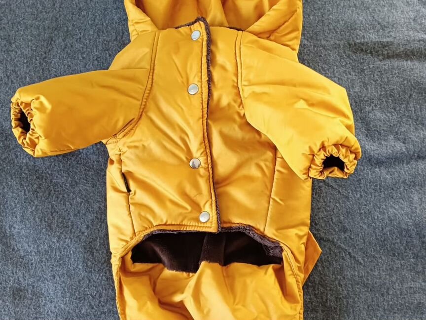 Пуховик, поводок-рулетка, автокресло