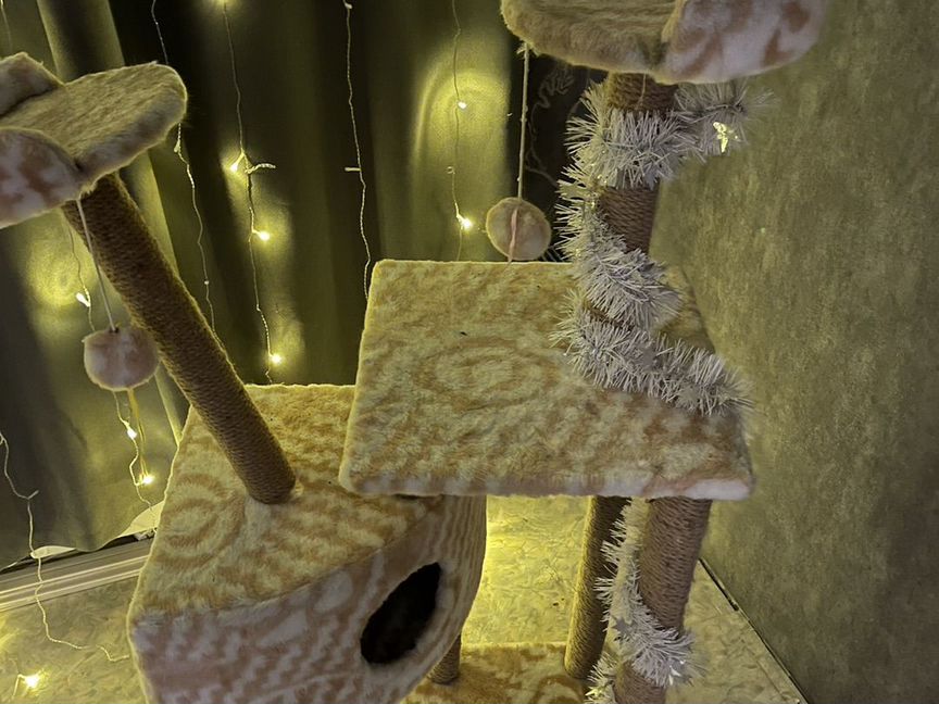 Кошачий дом с когтеточкой