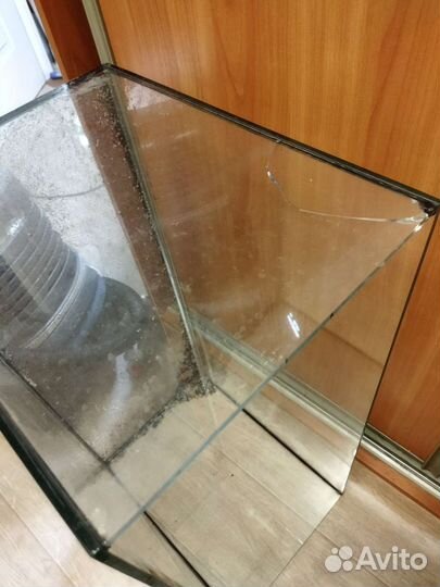 Аквариум с трещиной