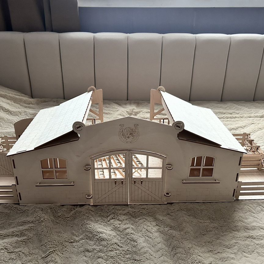 Большая кормушка для птиц ручной работы