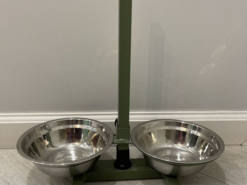 Регулируемая стойка с мисками