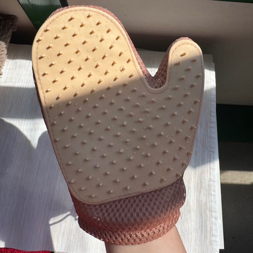 Перчатка для вычесывания шерсти регулируемая