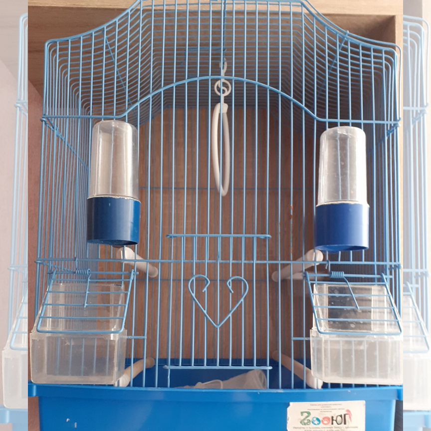 Клетка для птиц со всем набором (поилки, кормушки