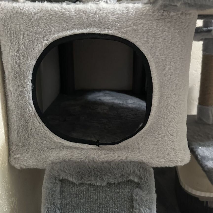 Домик для кошки с когтеточкой высокий