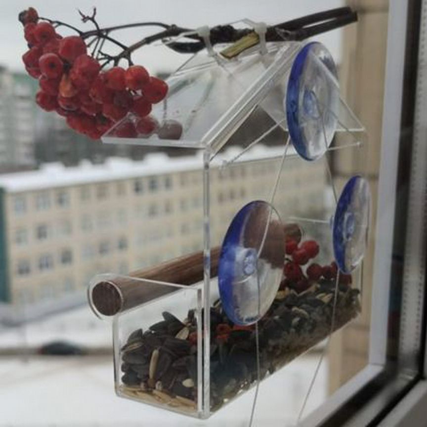 Кормушка на окно из оргстекла