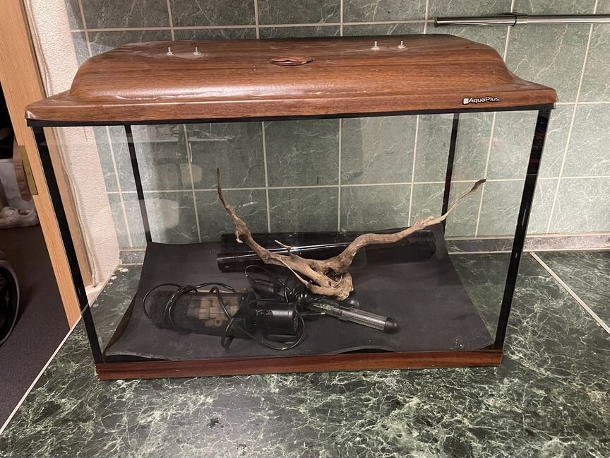 Аквариаум акваплюс 70 литров с фильторм и фоном