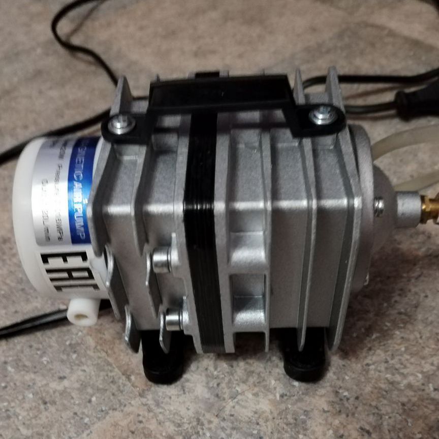 Поршневой компрессор Sunsun ACO-001