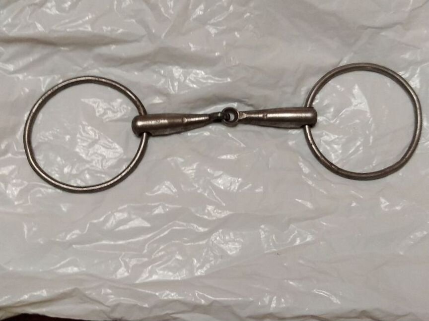 Трензель для лошади