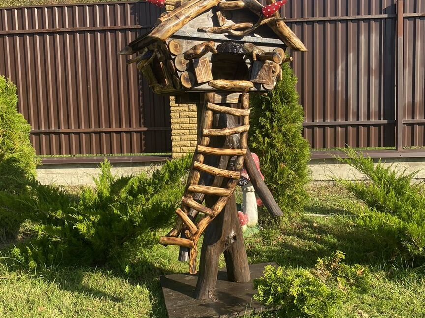 Кормушка для птиц и белок
